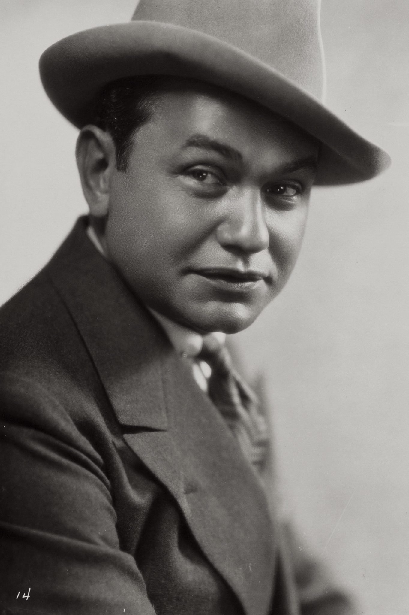 Edward G. Robinson: The Screen's Cultured Gangster - Vanguard of Hollywood