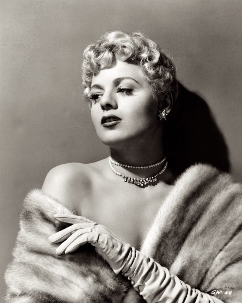 Shelley Winters: The Quirky Bombshell - Vanguard of Hollywood