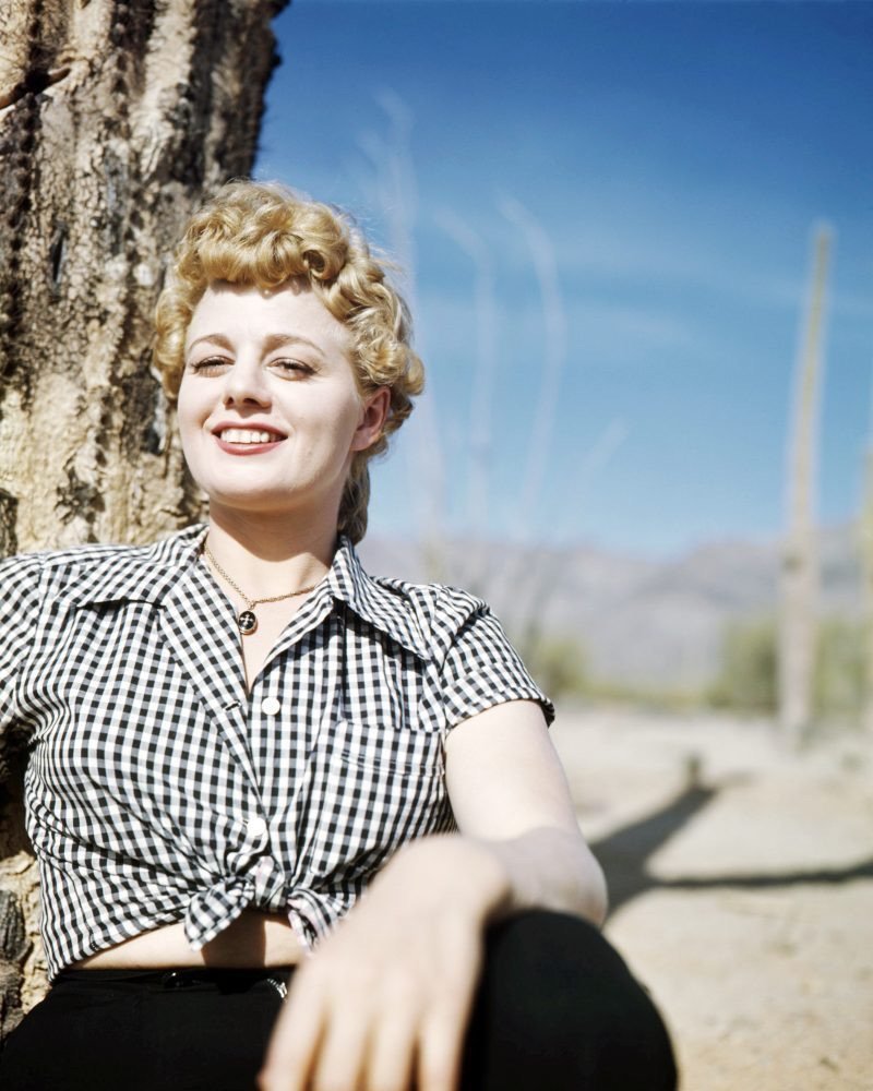 Shelley Winters: The Quirky Bombshell - Vanguard of Hollywood